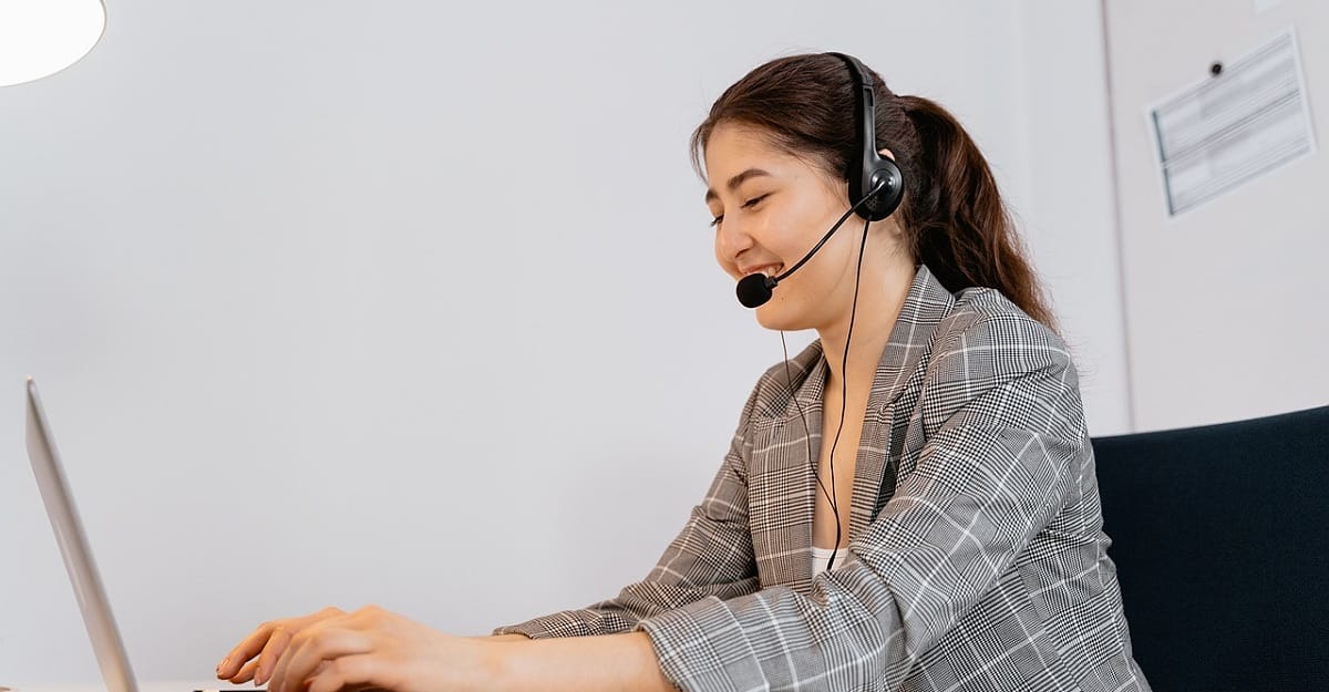 Curso gratuito de Telefonista para fazer de casa: saiba mais
